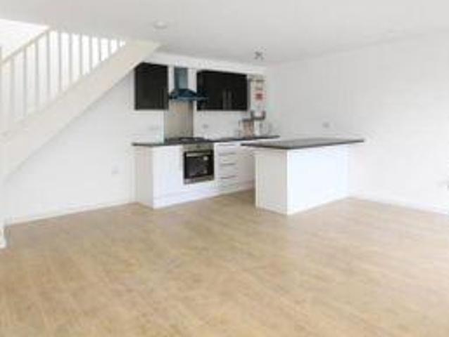2 Bedrooms Flat for rent in Edgeley Road, Clapham North, London SW4