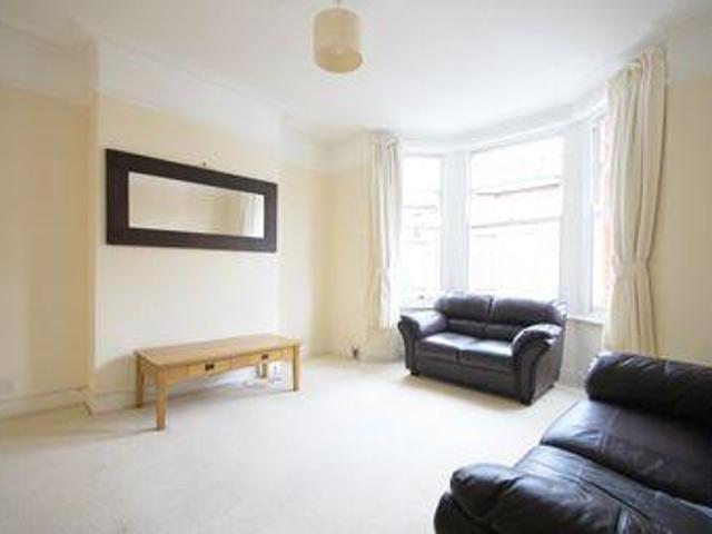 2 Bedrooms Flat for rent in Edgeley Road, Clapham SW4