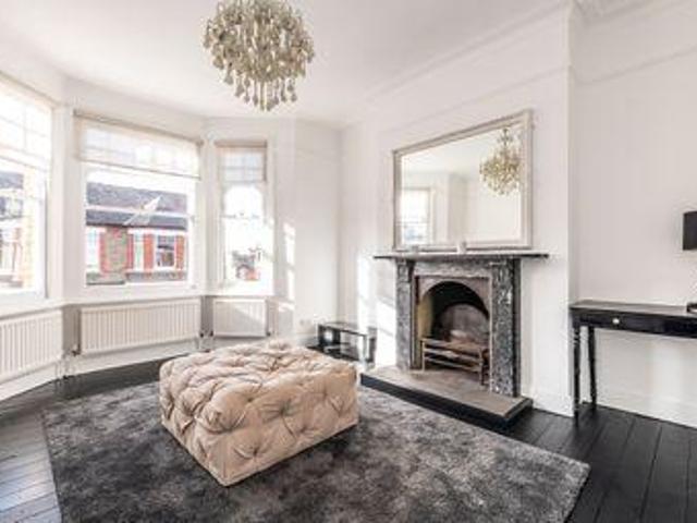 2 Bedrooms Flat for rent in Edgeley Road, London SW4