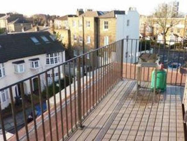 2 Bedrooms Flat for rent in Edgeley Road, London SW4