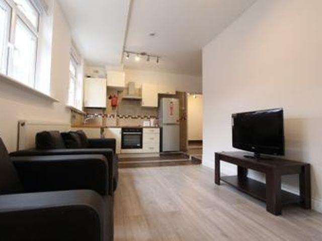 2 Bedrooms Flat for rent in Edgware Road, London W2