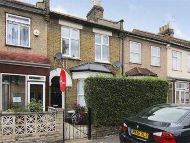 2 Bedrooms Flat for rent in Edinburgh Road, Walthamstow, London E17