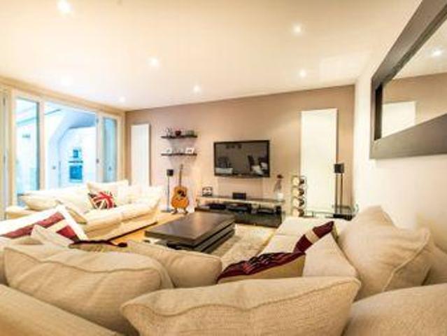 2 Bedrooms Flat for rent in Edith Road, West Kensington W14