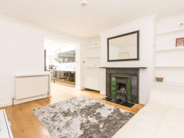 2 Bedrooms Flat for Rent in Edith Road | Foxtons