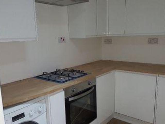 2 Bedrooms Flat for rent in Effra Road, Brixton SW2