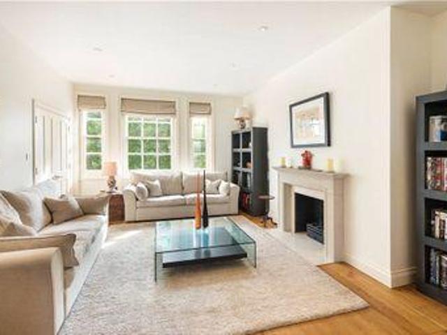 2 Bedrooms Flat for rent in Egerton Place, Knightsbridge, London SW3