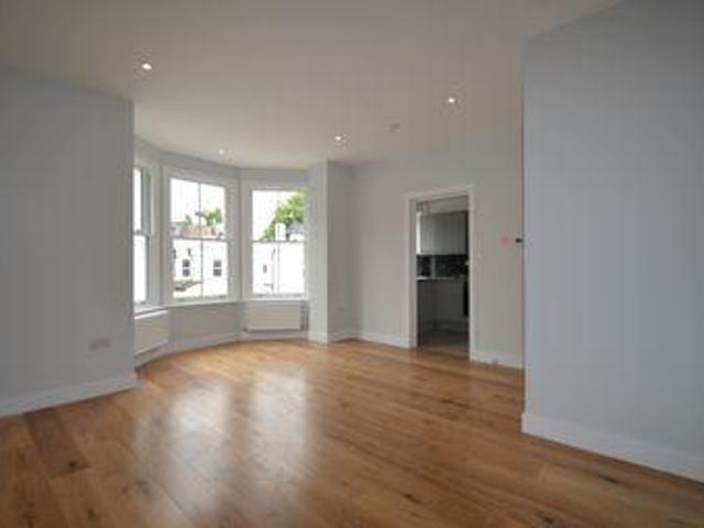 2 Bedrooms Flat for rent in Eglinton Hill, London SE18