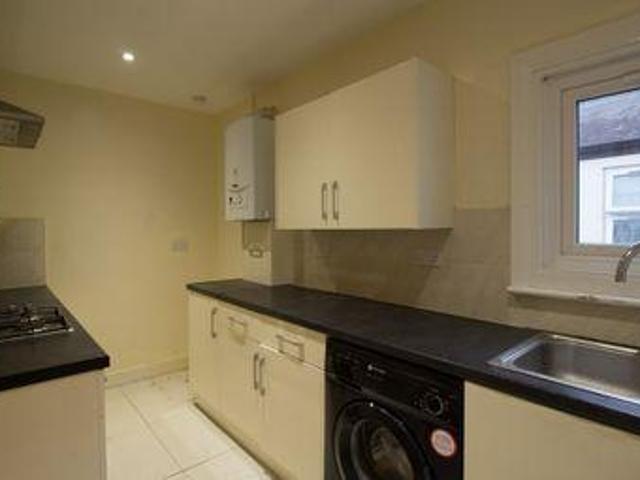 2 Bedrooms Flat for rent in Eglinton Road, London SE18
