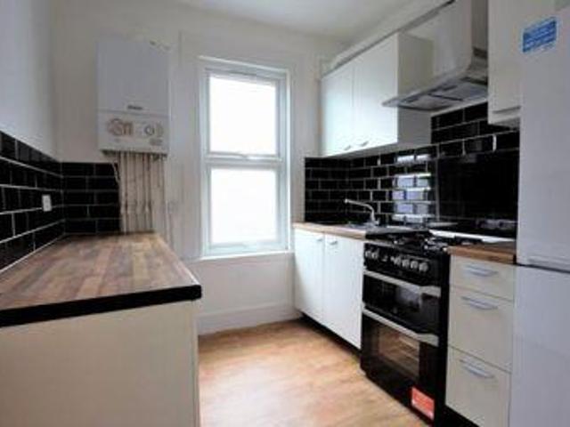 2 Bedrooms Flat for rent in Elvendon Road, London N13