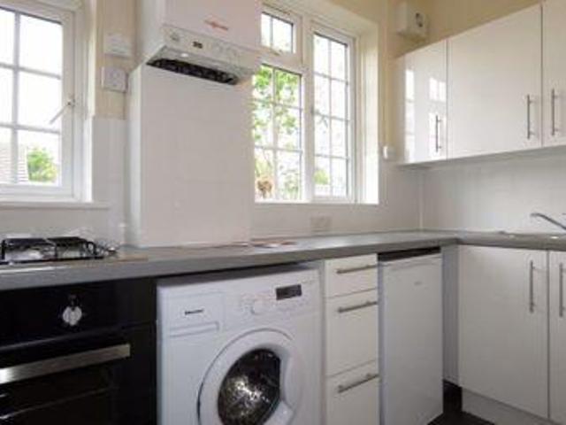2 Bedrooms Flat for rent in Elder Gardens, London SE27