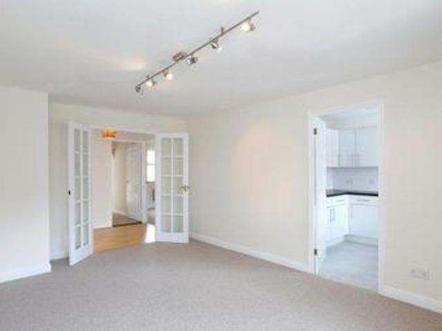 2 Bedrooms Flat for rent in Elderfield Place, London SW17