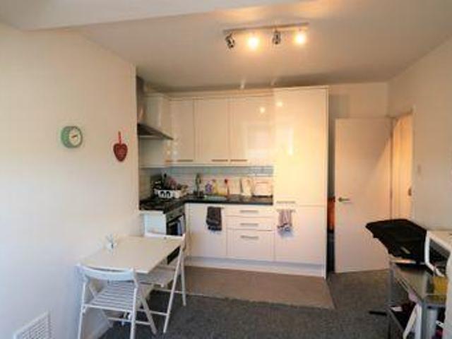 2 Bedrooms Flat for rent in Eldon Park, London SE25