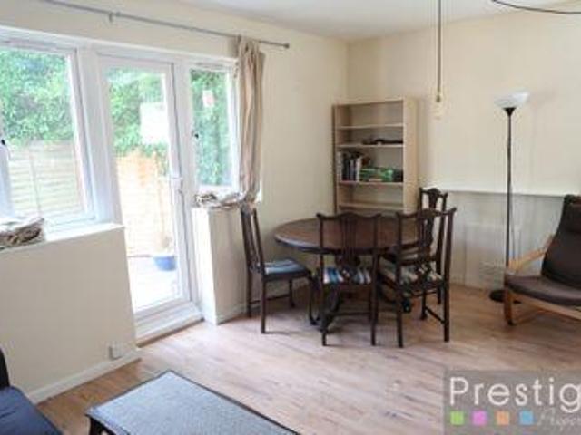 2 Bedrooms Flat for rent in Eleanor Road, London E8