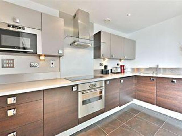 2 Bedrooms Flat for rent in Elektron Tower, Blackwall Way, Canary Wharf E14