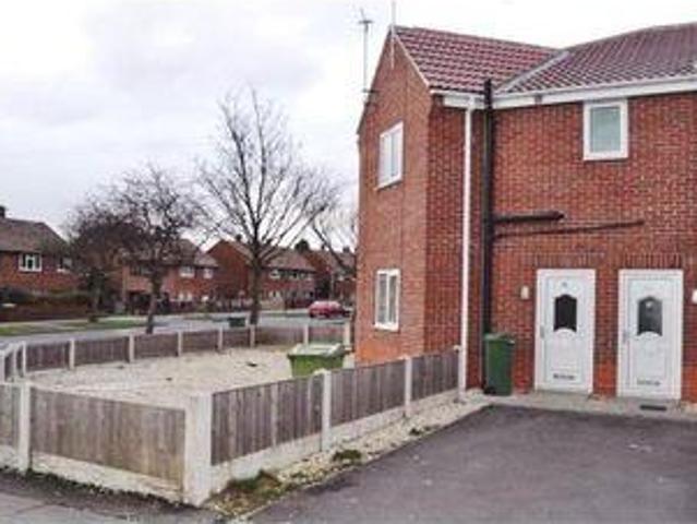 2 Bedrooms Flat for rent in Elizabeth Drive, Castleford WF10