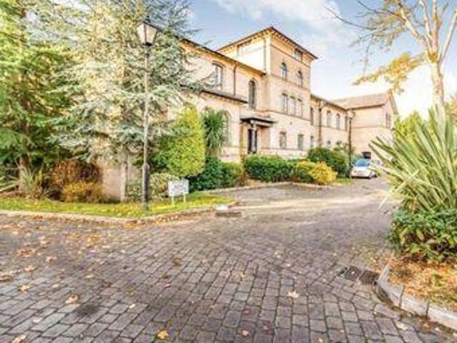 2 Bedrooms Flat for rent in Ellerslie Court, Upper Park Road, Victoria Park M14