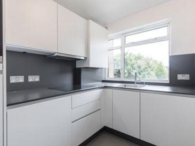 2 Bedrooms Flat for rent in Ellington, Court, High Street, London N14