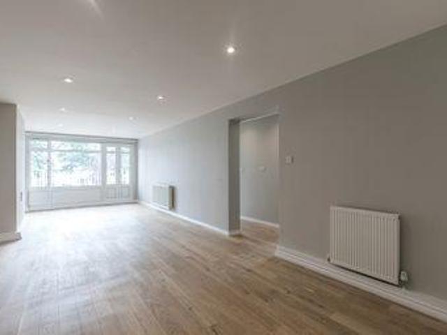 2 Bedrooms Flat for rent in Ellington, Court, High Street, London N14
