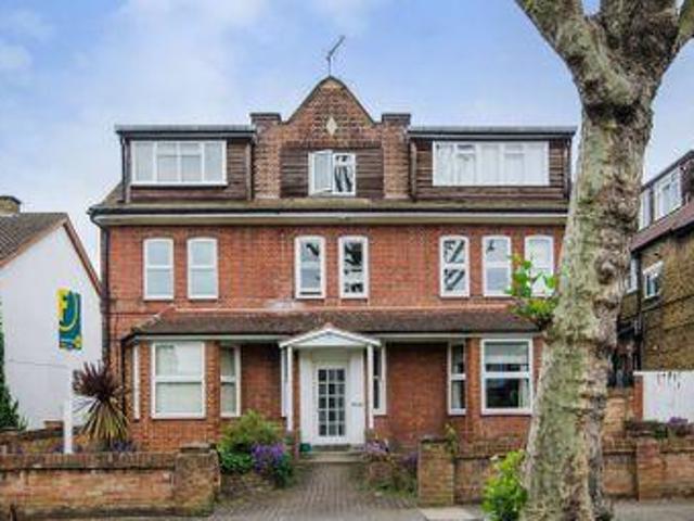2 Bedrooms Flat for rent in Elm Grove Road, Ealing, London W5