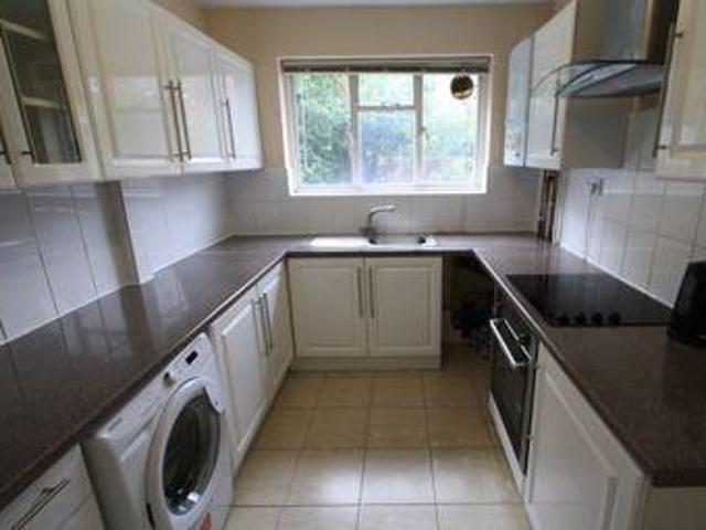 2 Bedrooms Flat for rent in Elmbourne Road, Balham SW17