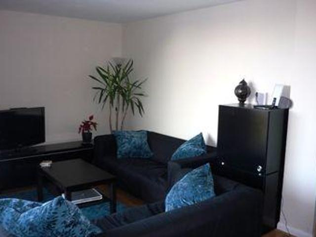 2 Bedrooms Flat for rent in Elmfield Road, London SW17