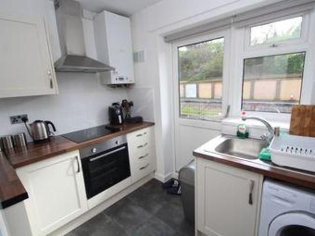 2 Bedrooms Flat for rent in Elmfield Way, South Croydon CR2