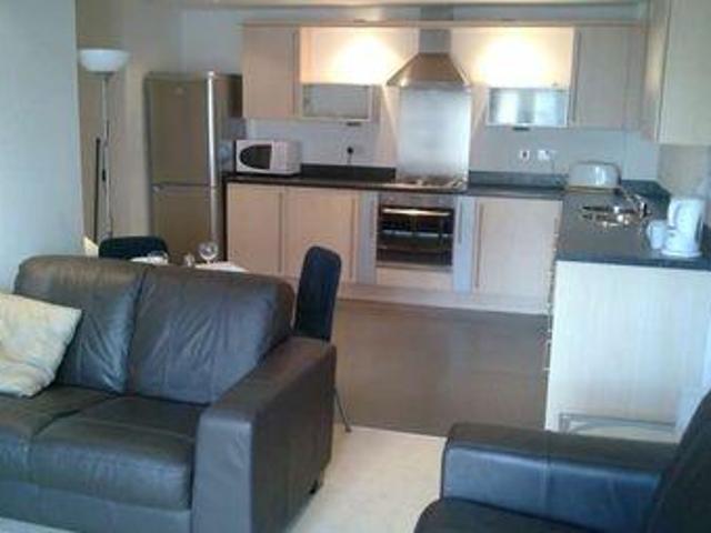 2 Bedrooms Flat for rent in Elmira Way, Salford M5