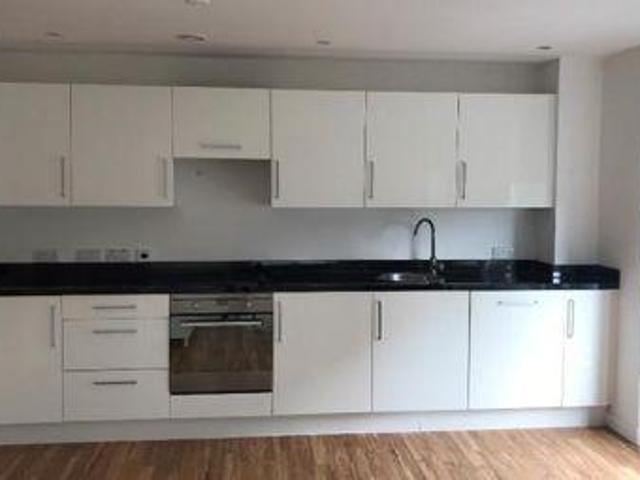 2 Bedrooms Flat for rent in Elmira Way, Salford M5