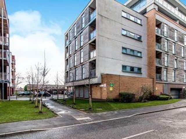 2 Bedrooms Flat for rent in Elmira Way, Salford M5