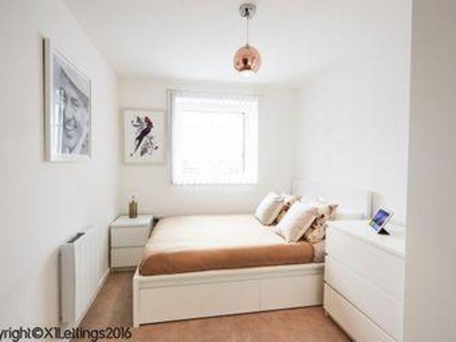 2 Bedrooms Flat for rent in Elmira Way, Salford Quays M50