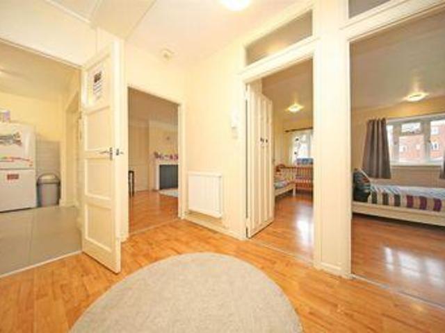 2 Bedrooms Flat for rent in Elmshurst Crescent, London N2