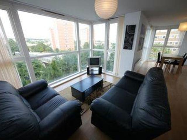 2 Bedrooms Flat for rent in Elmwood Lane, Leeds LS2