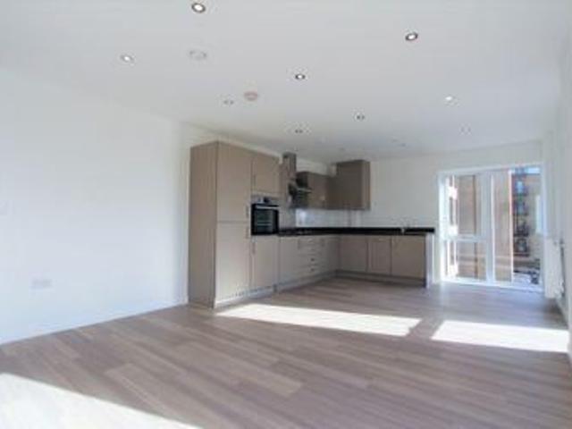 2 Bedrooms Flat for rent in Elstree Way, Borehamwood WD6