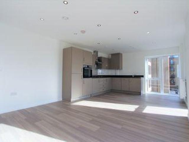 2 Bedrooms Flat for rent in Elstree Way, Borehamwood WD6