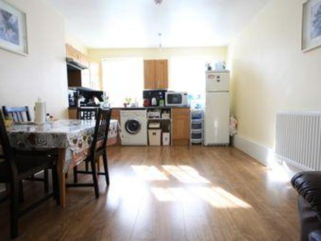 2 Bedrooms Flat for rent in Eprius Road, Fulham SW6