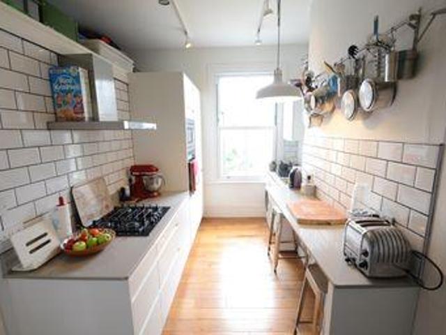2 Bedrooms Flat for rent in Erlanger Road, London SE14