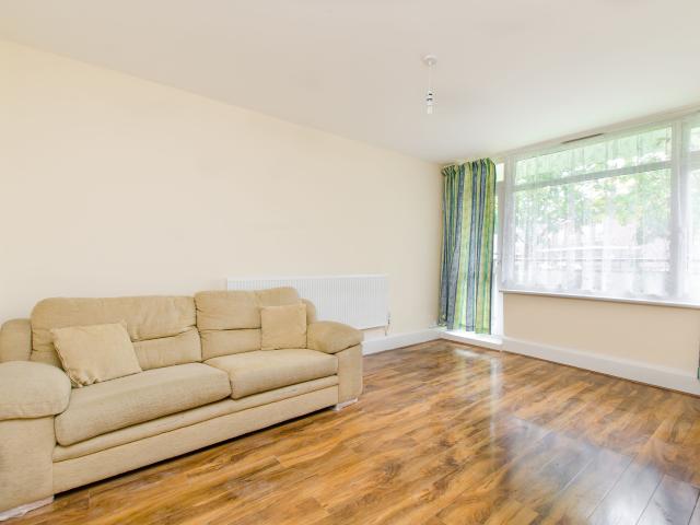 2 Bedrooms Flat for Rent in Este Road | Foxtons