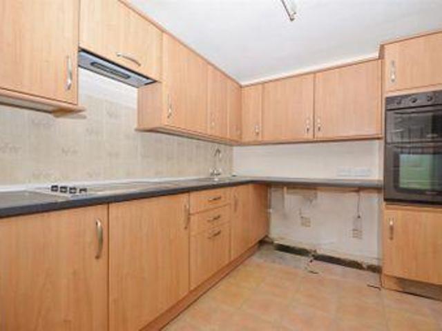 2 Bedrooms Flat for rent in Essex Close, Luton LU1