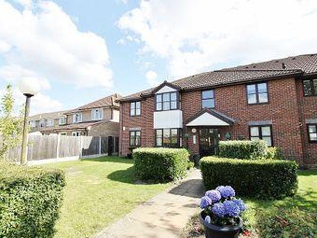 2 Bedrooms Flat for rent in Essex Road, Romford RM7