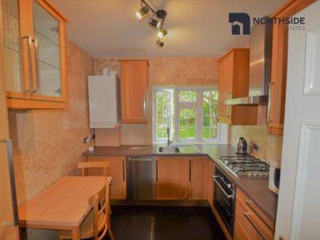 2 Bedrooms Flat for rent in Etchingham Court, Etchingham Park Road, Finchley, London N3