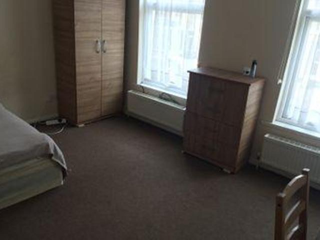 2 Bedrooms Flat for rent in Etchingham Road, Stratford London E15