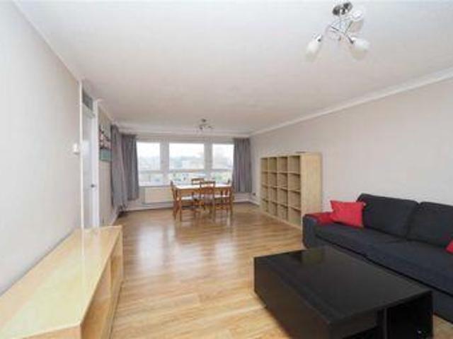 2 Bedrooms Flat for rent in Europe Road, Woolwich, London SE18