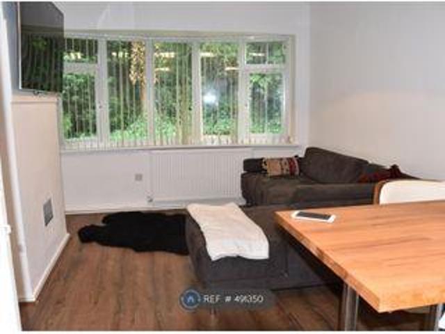 2 Bedrooms Flat for rent in Everett Court, Manchester M20
