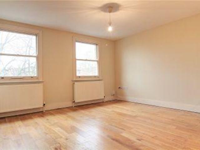 2 Bedrooms Flat for rent in Evering Road, Hackney, London E5