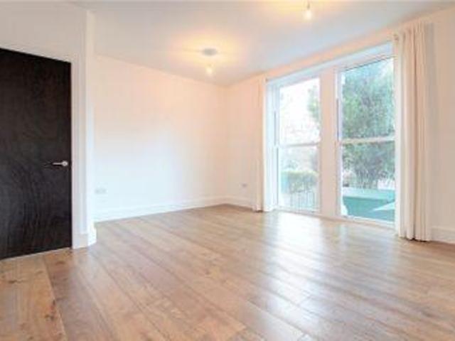 2 Bedrooms Flat for rent in Evering Road, Hackney, London E5