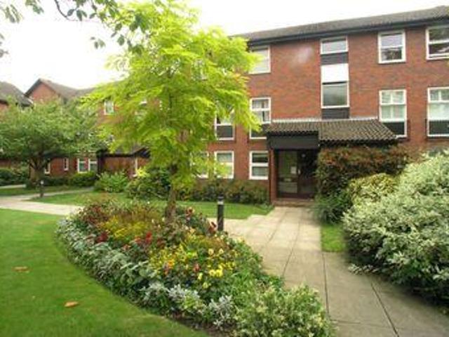 2 Bedrooms Flat for rent in Fountain Gardens, Windsor SL4