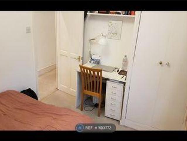 2 Bedrooms Flat for rent in Fountain Road, London SW17