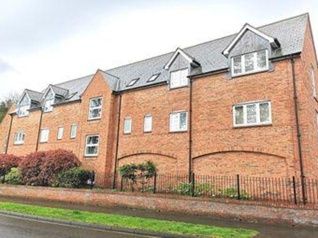 2 Bedrooms Flat for rent in Fowke Street, Leicester LE7