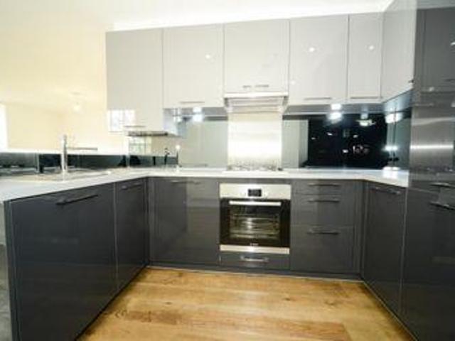 2 Bedrooms Flat for rent in Fox Hill, London SE19