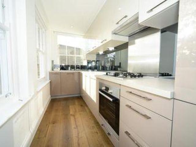 2 Bedrooms Flat for rent in Fox Hill, London SE19